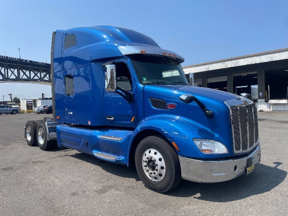 2021 Peterbilt 579 Sleeper Tractor