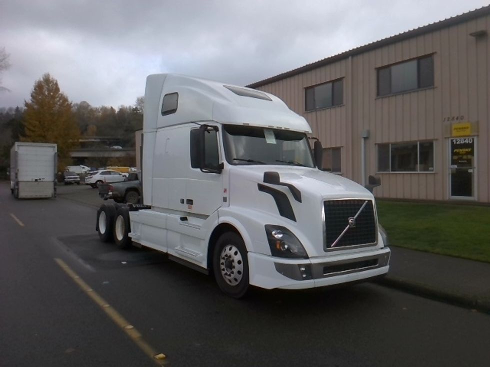 2016 Volvo VNL64T670 Sleeper Tractor
