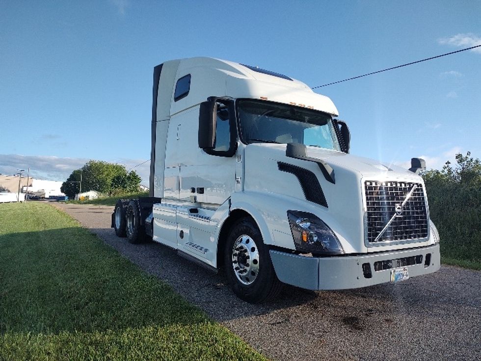 2018 Volvo VNL64T670 Sleeper Tractor