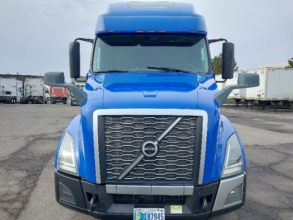 2019 Volvo VNL64760 Sleeper Tractor