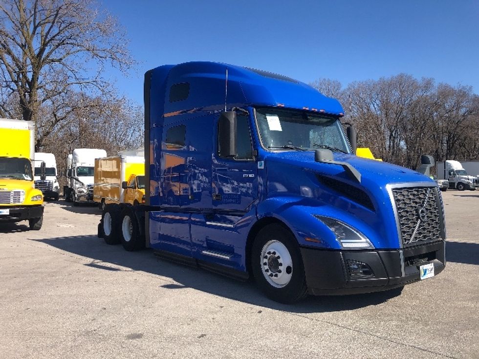2019 Volvo VNL64760 Sleeper Tractor