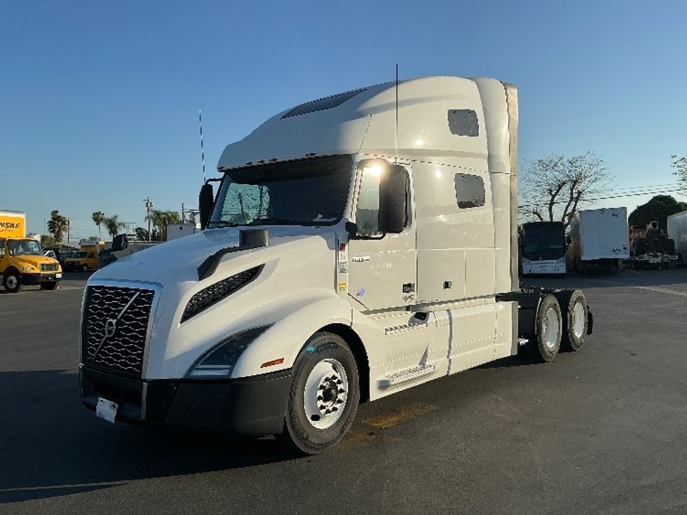 2019 Volvo VNL64760 Sleeper Tractor