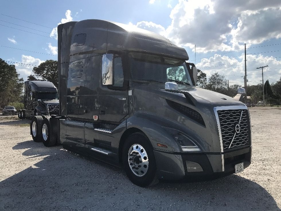 2019 Volvo VNL64760 Sleeper Tractor