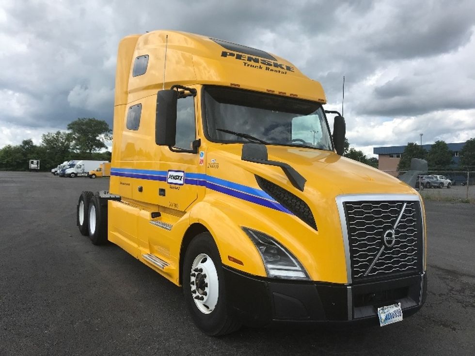 2019 Volvo VNL64760 Sleeper Tractor