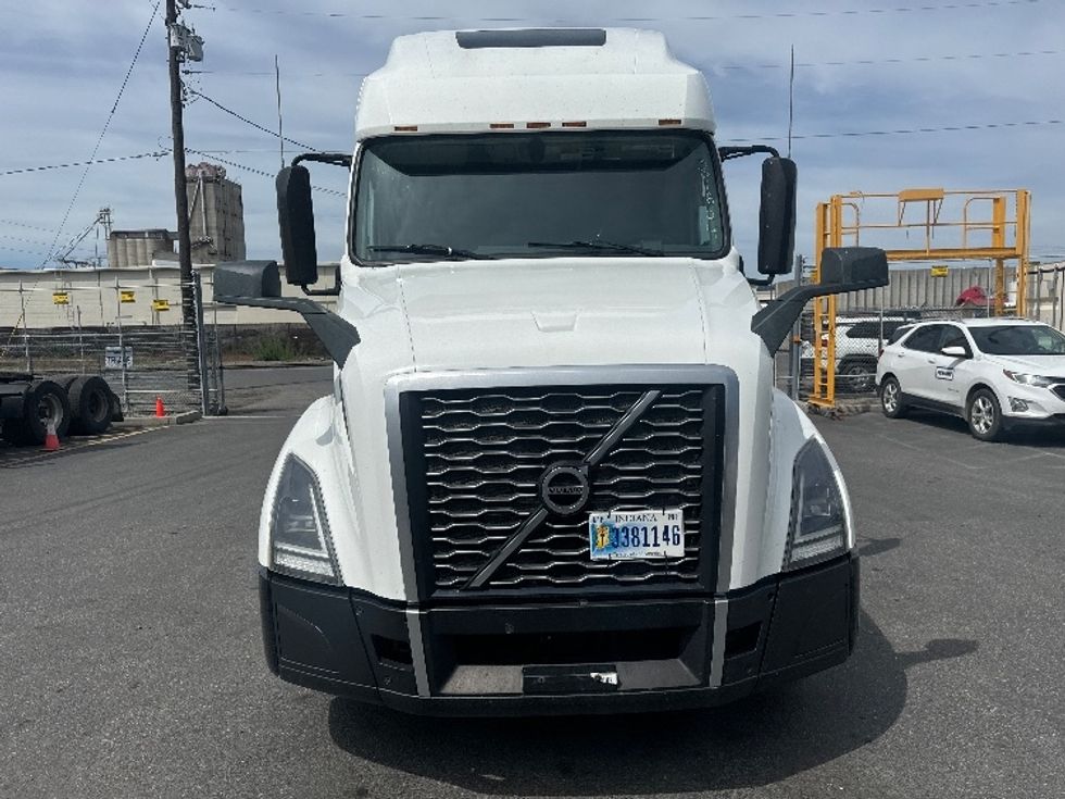 2019 Volvo VNL64760 Sleeper Tractor