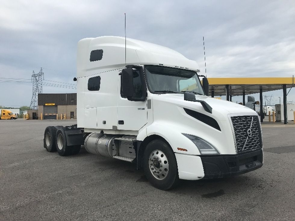 2019 Volvo VNL64760 Sleeper Tractor