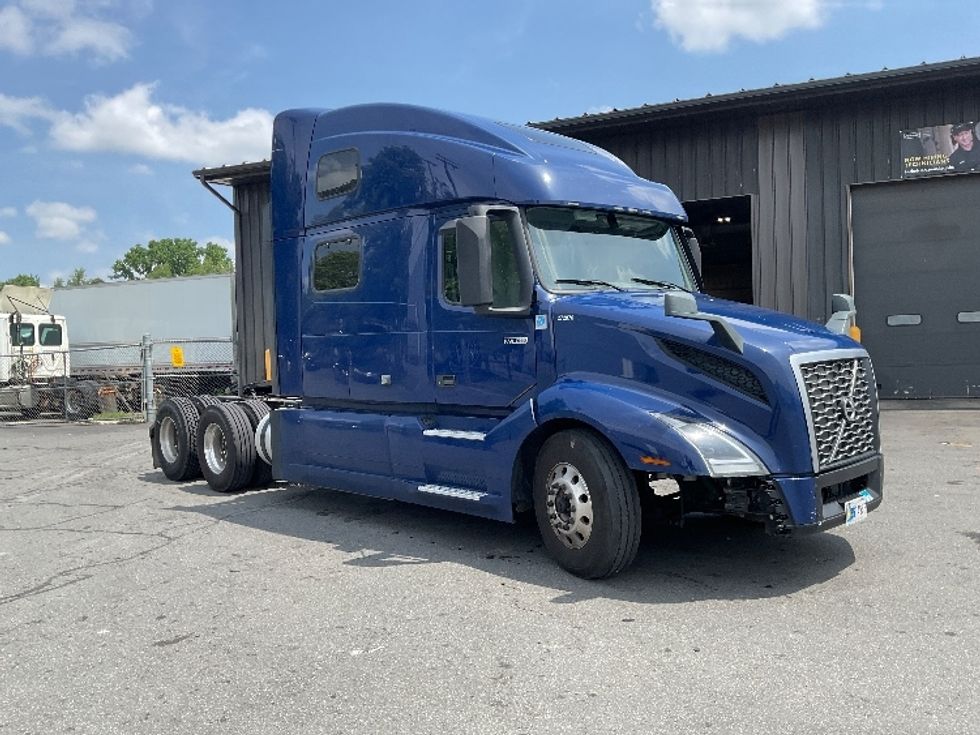 2019 Volvo VNL64860 Sleeper Tractor