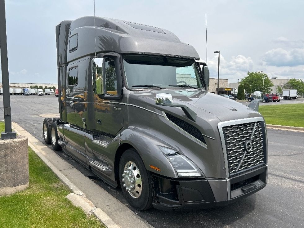 2019 Volvo VNL64860 Sleeper Tractor