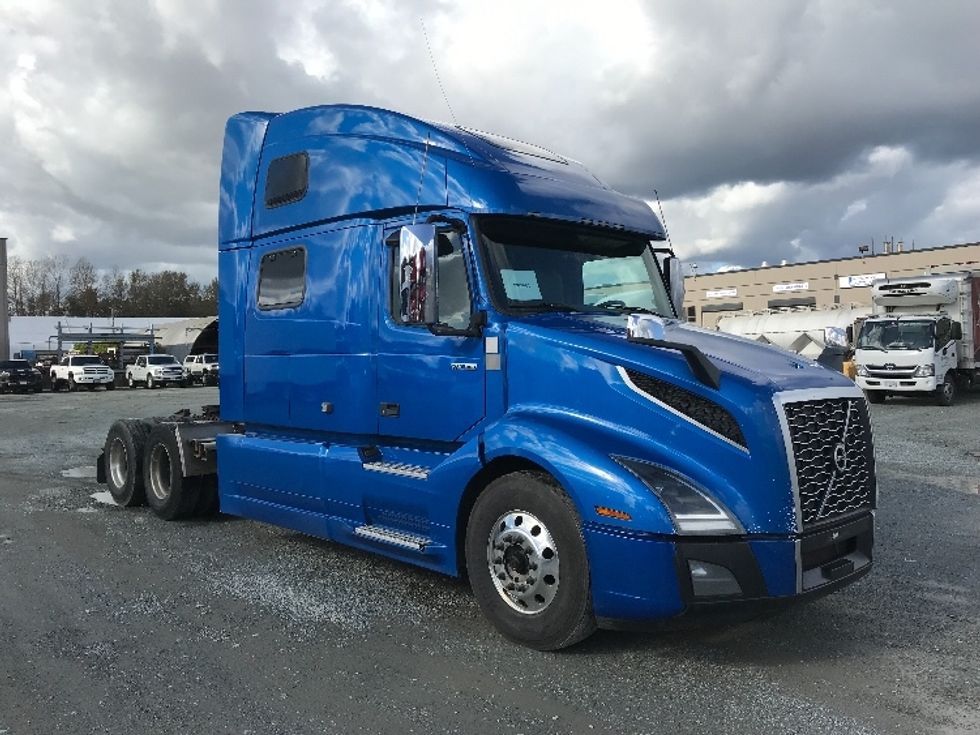 2019 Volvo VNL64860 Sleeper Tractor