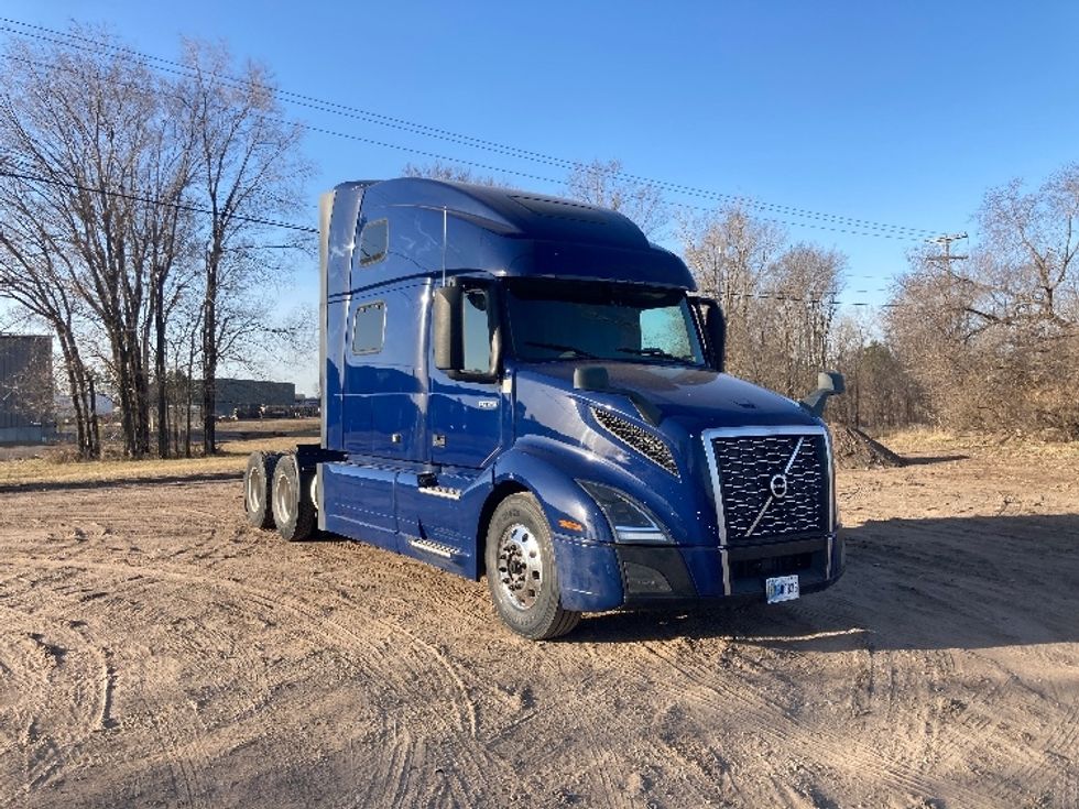 2019 Volvo VNL64860 Sleeper Tractor