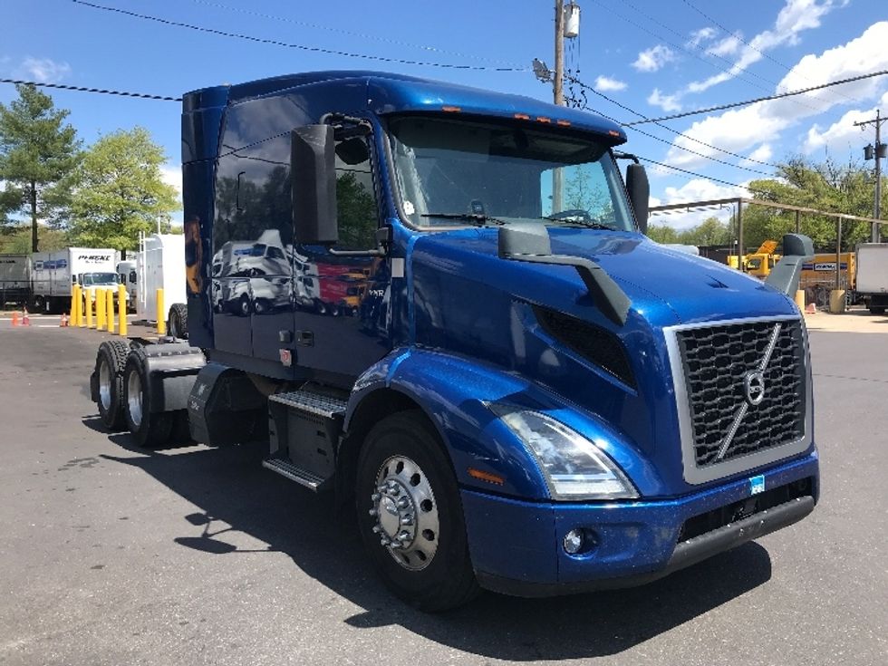 2019 Volvo VNR64640 Sleeper Tractor