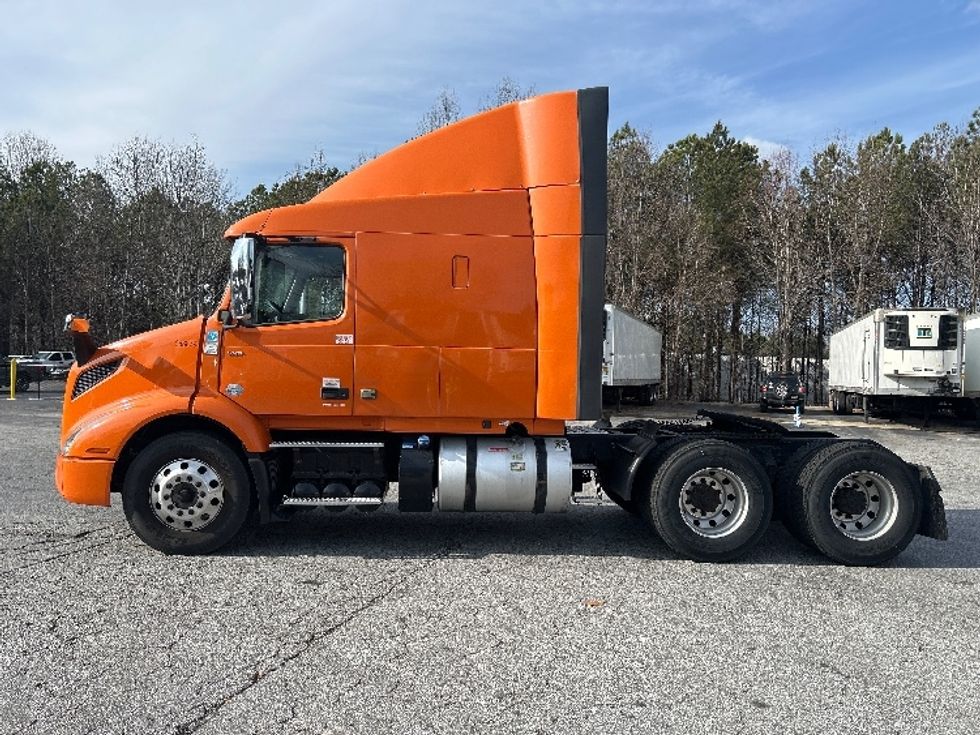 2019 Volvo VNR64640 Sleeper Tractor