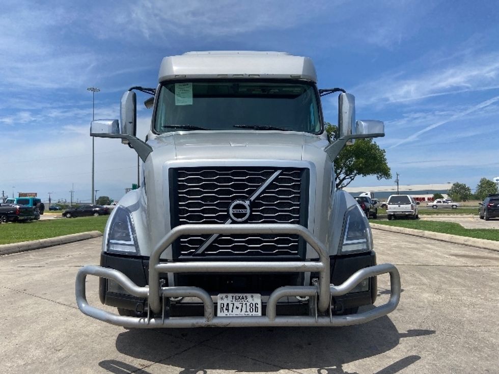 2020 Volvo VNL64740 Sleeper Tractor