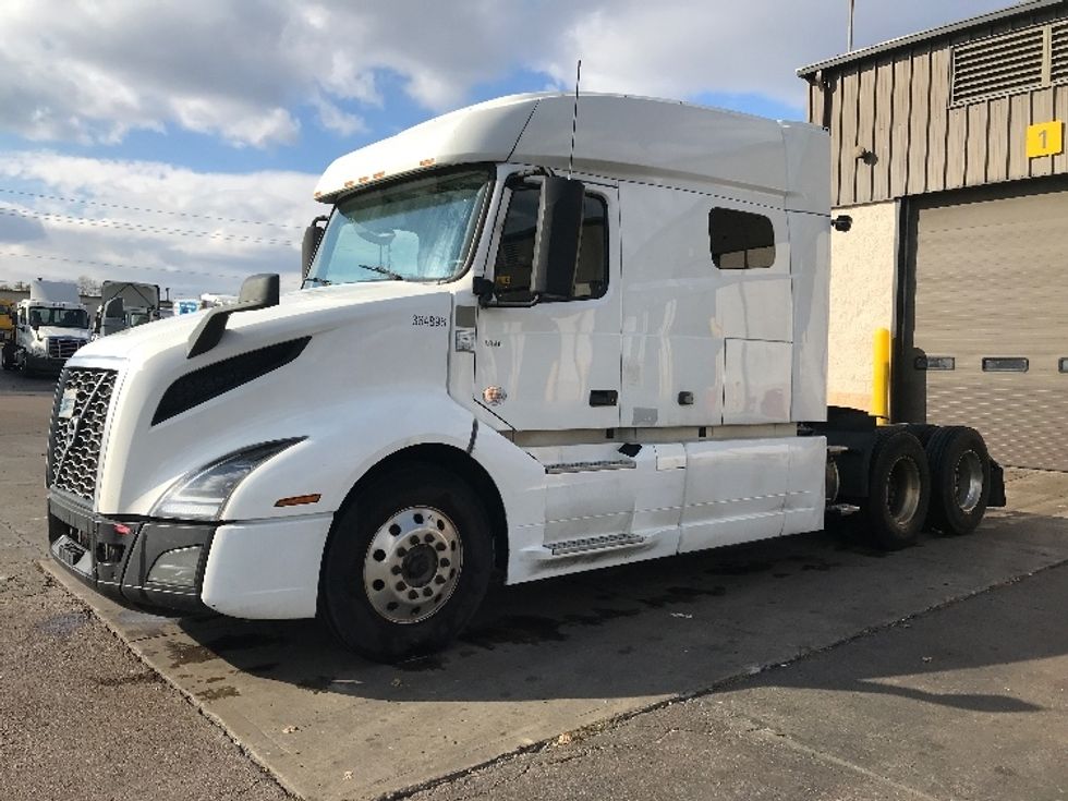 2020 Volvo VNL64740 Sleeper Tractor