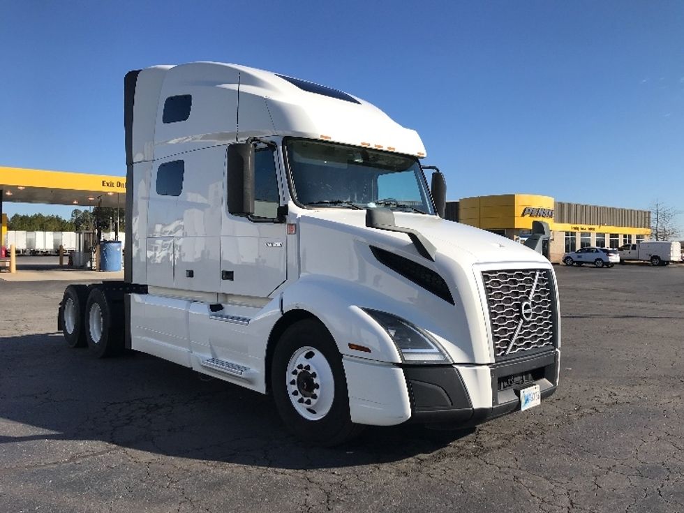 2020 Volvo VNL64760 Sleeper Tractor