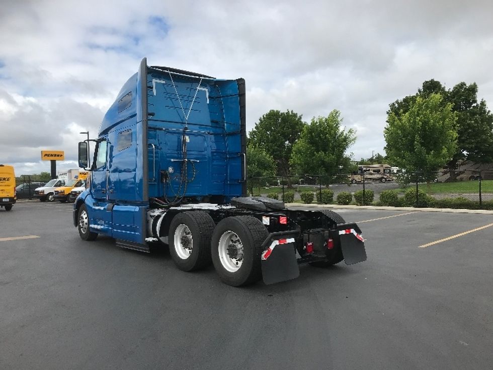 2020 Volvo VNL64760 Sleeper Tractor