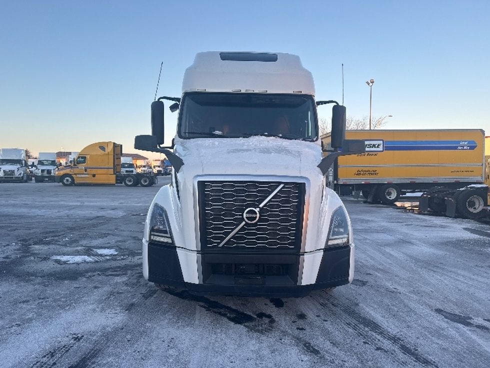 2020 Volvo VNL64760 Sleeper Tractor
