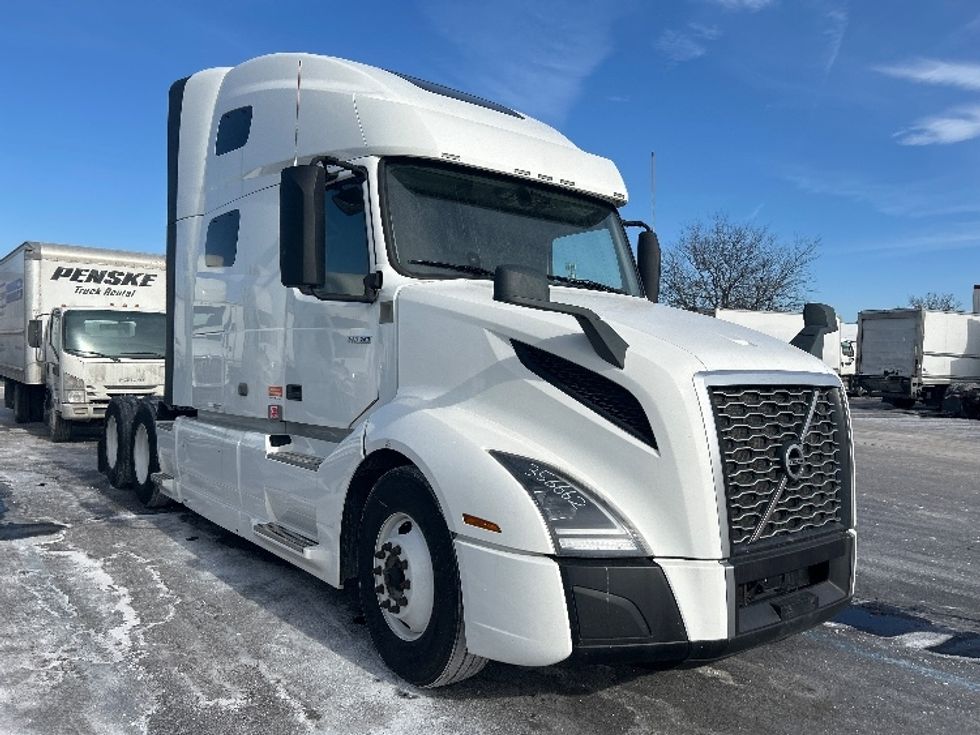 2020 Volvo VNL64760 Sleeper Tractor