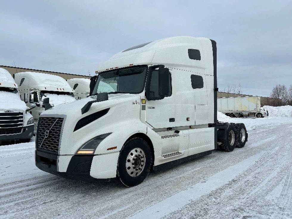 2020 Volvo VNL64760 Sleeper Tractor