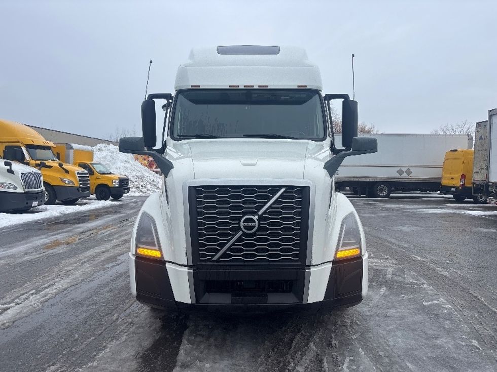 2020 Volvo VNL64760 Sleeper Tractor