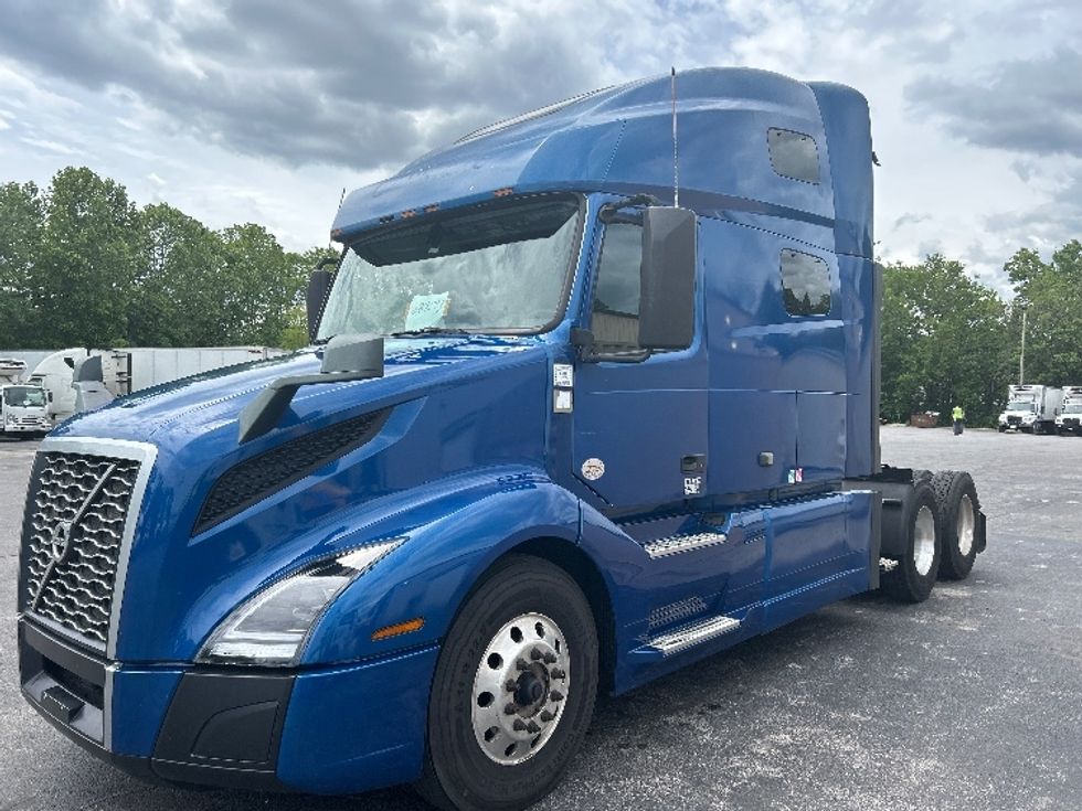 2020 Volvo VNL64760 Sleeper Tractor