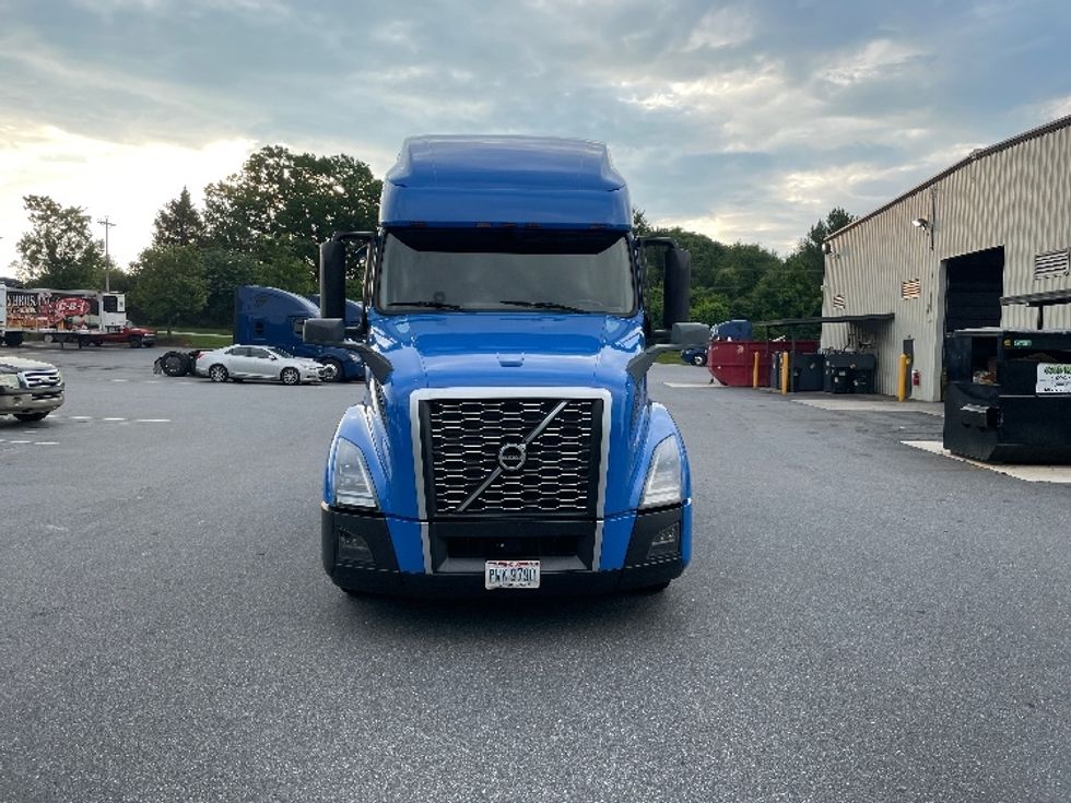 2020 Volvo VNL64760 Sleeper Tractor
