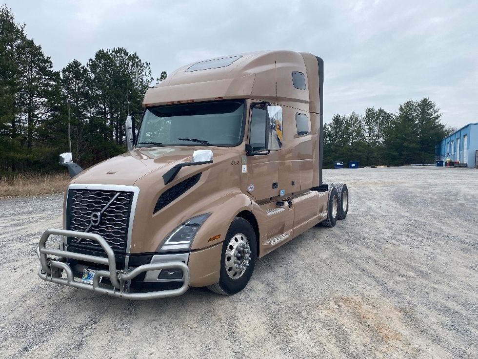 2021 Volvo VNL64760 Sleeper Tractor