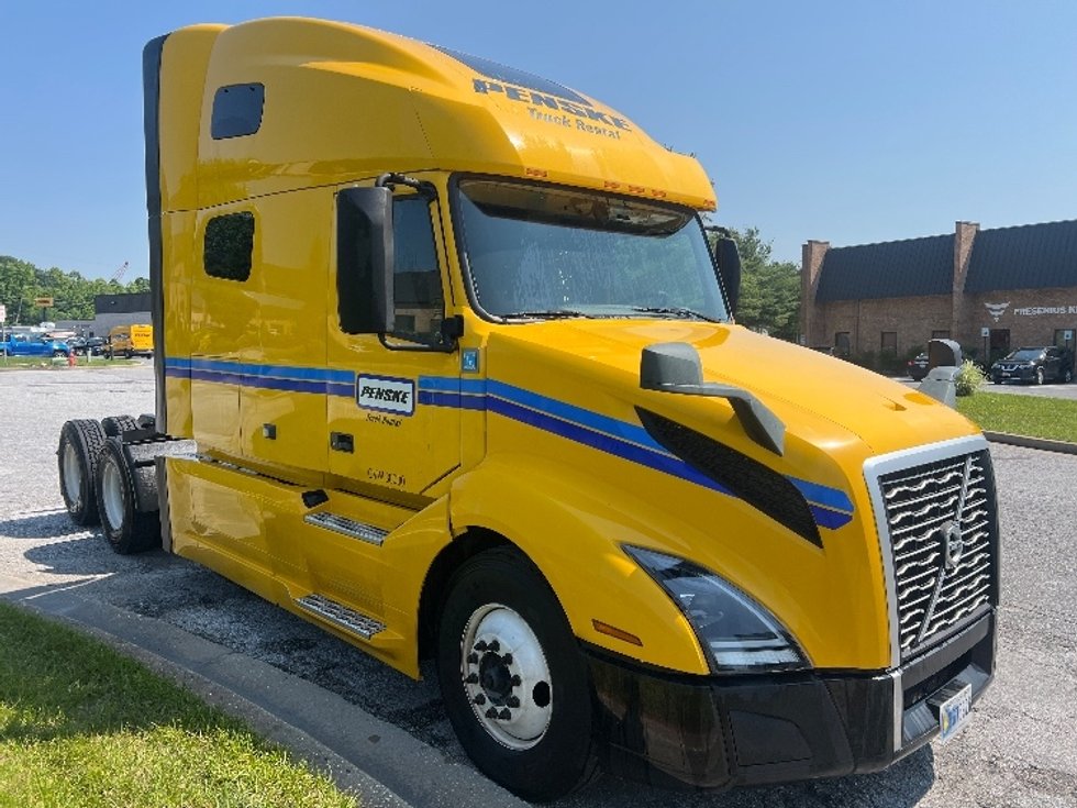Used Volvo Sleeper Trucks for Sale - Penske Used Trucks