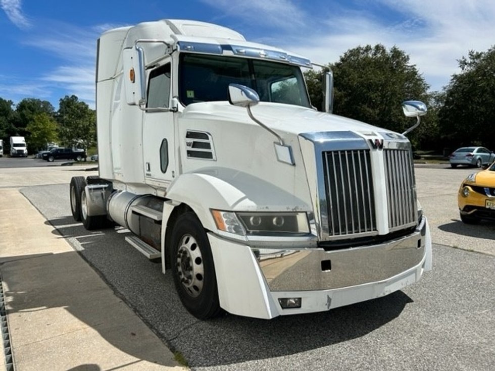 Used Western Star Sleeper Trucks for Sale - Penske Used Trucks