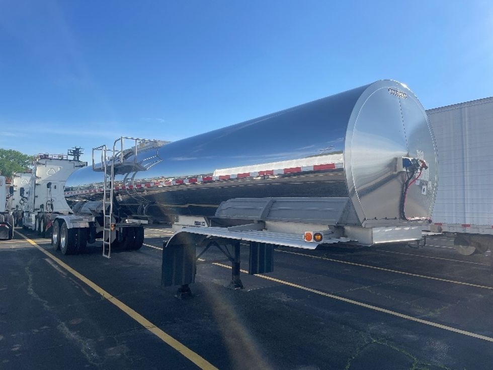 2018 Brenner Trailer Tank Trailer