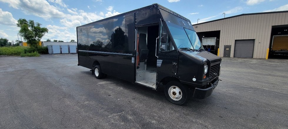 Used Walk-in Vans (Step Vans) for Sale - Penske Used Trucks