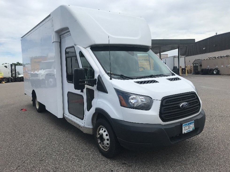Used Walk-in Vans (Step Vans) for Sale - Penske Used Trucks