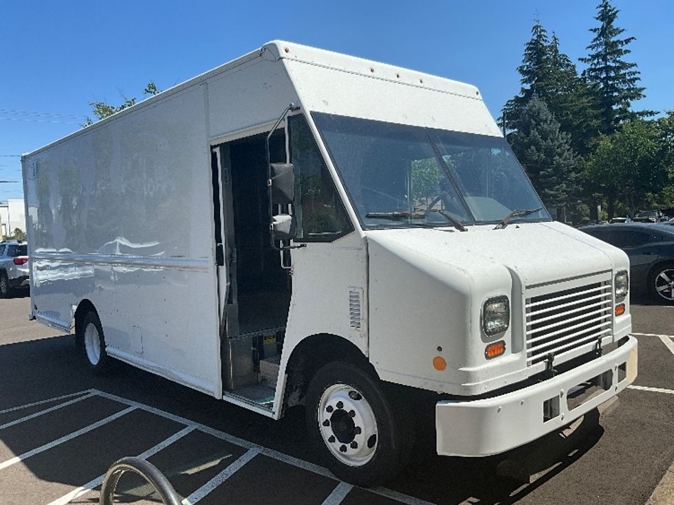 2015 Freightliner MT45 Walk-in Van (Step Van)