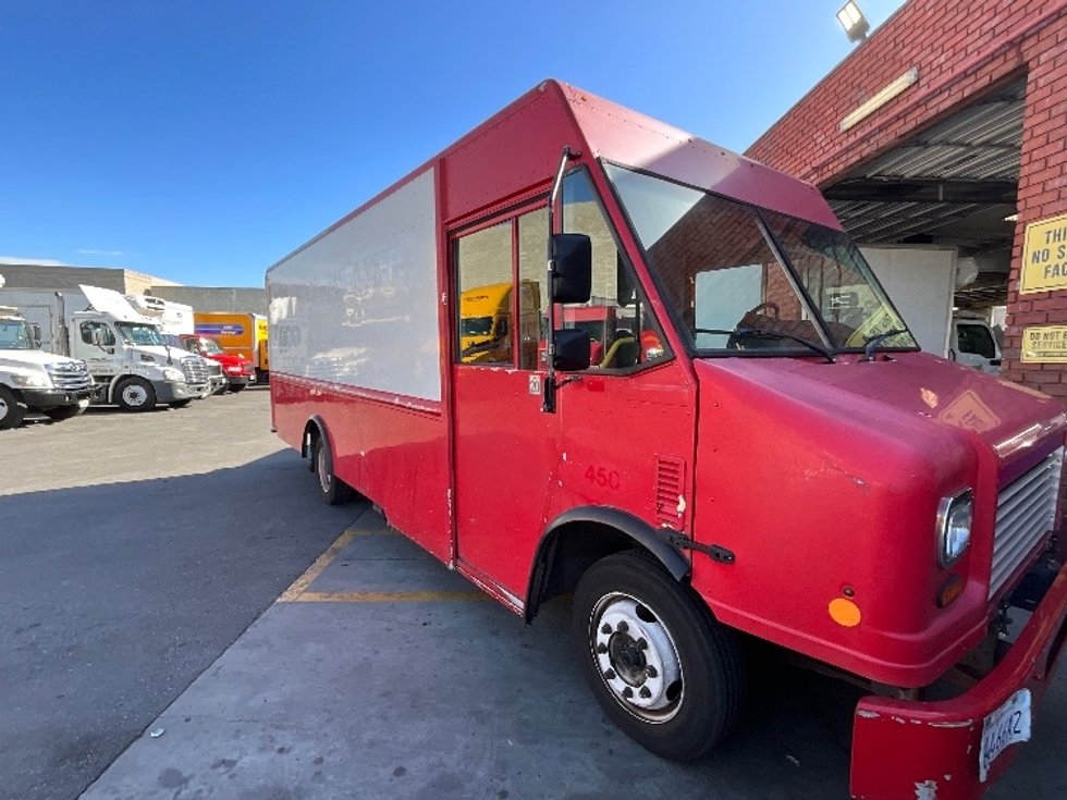 Used Walk-in Vans (Step Vans) for Sale - Penske Used Trucks