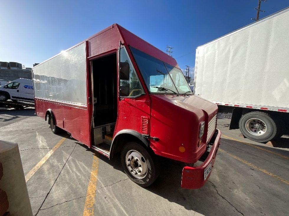 2016 Freightliner MT45 Walk-in Van (Step Van)