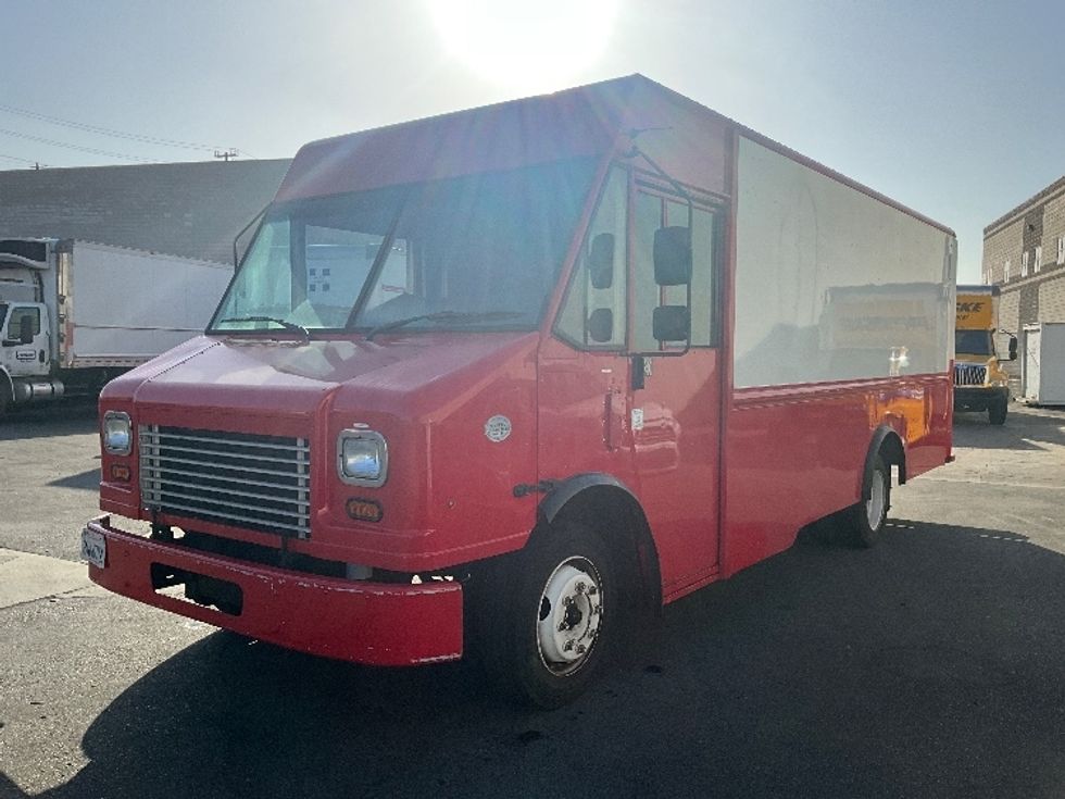 2016 Freightliner MT45 Walk-in Van (Step Van)