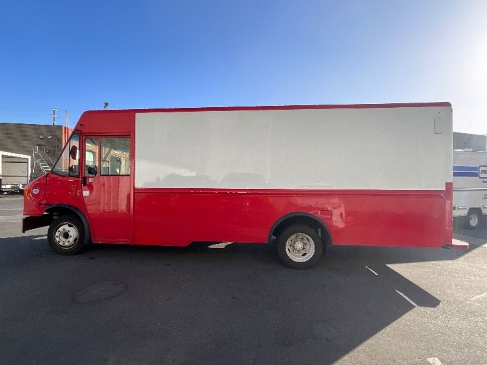 2016 Freightliner MT45 Walk-in Van (Step Van)