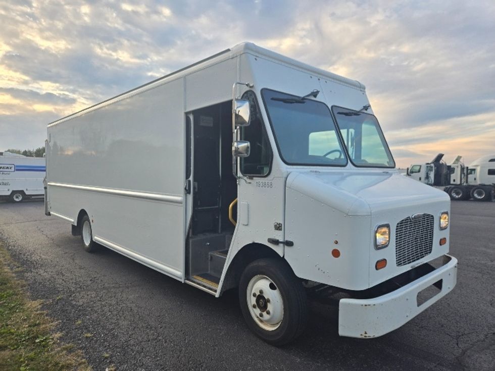 2017 Freightliner MT45 Walk-in Van (Step Van)