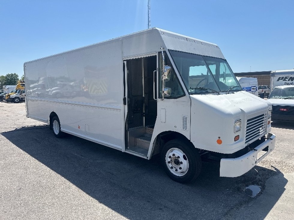 Used Walk-in Vans (Step Vans) for Sale - Penske Used Trucks