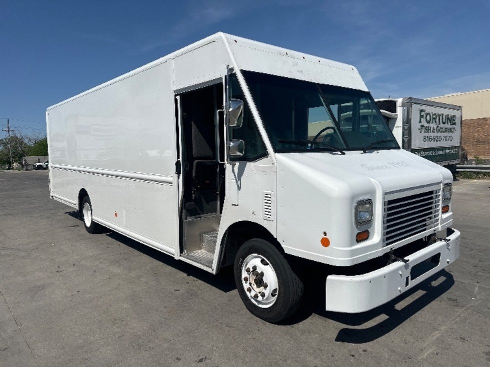 Used Walk-in Vans (Step Vans) for Sale - Penske Used Trucks