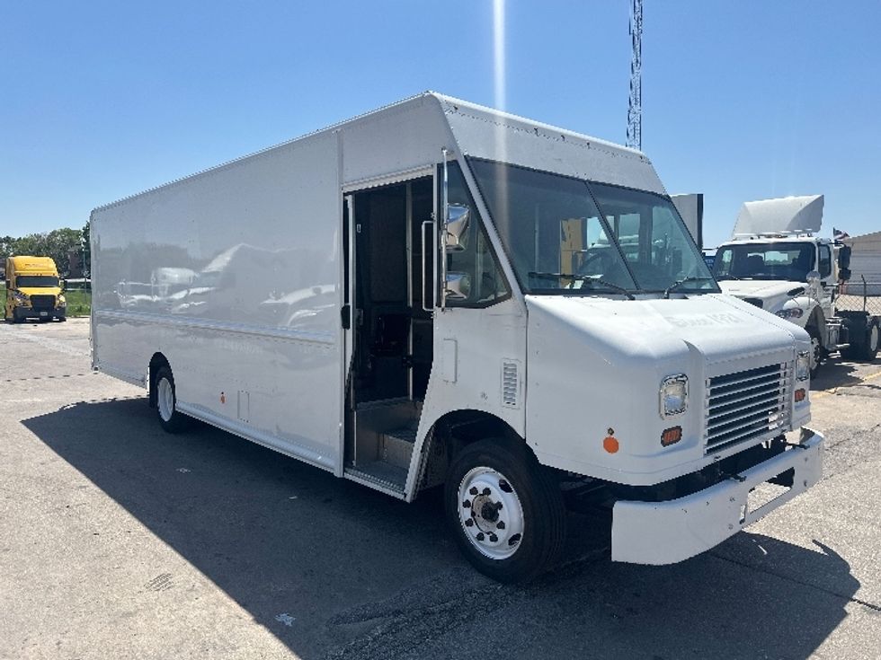 2018 Freightliner MT45 Walk-in Van (Step Van)