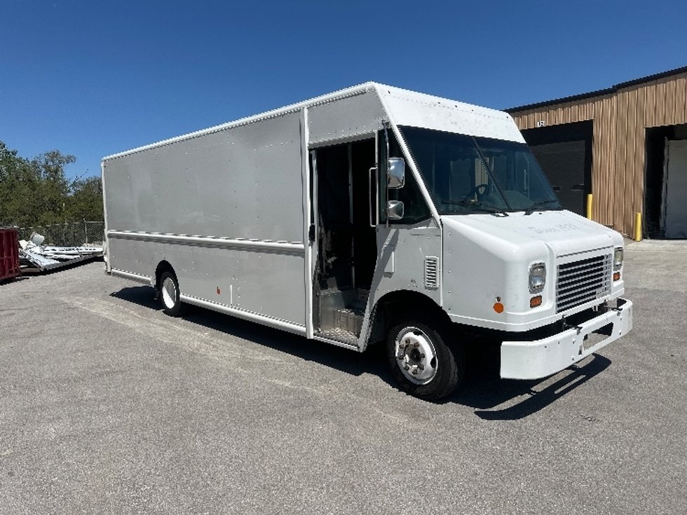 Used Walk-in Vans (Step Vans) for Sale - Penske Used Trucks