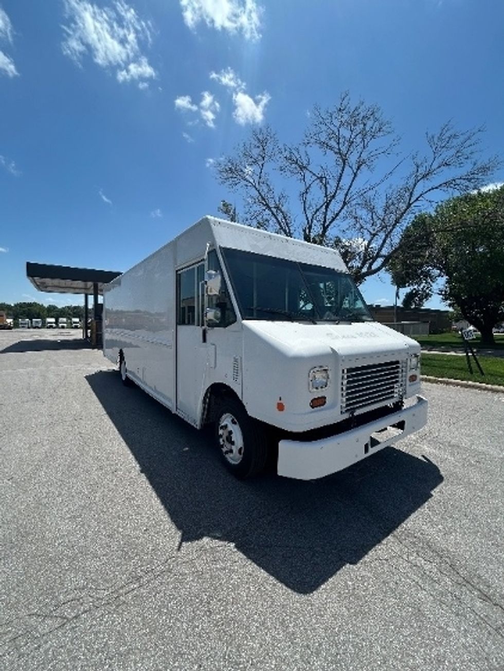 Used Walk-in Vans (Step Vans) for Sale - Penske Used Trucks