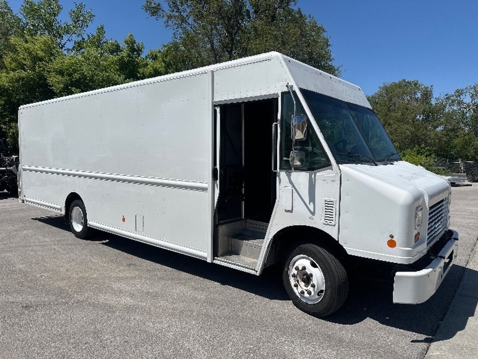 Used Walk-in Vans (Step Vans) for Sale - Penske Used Trucks