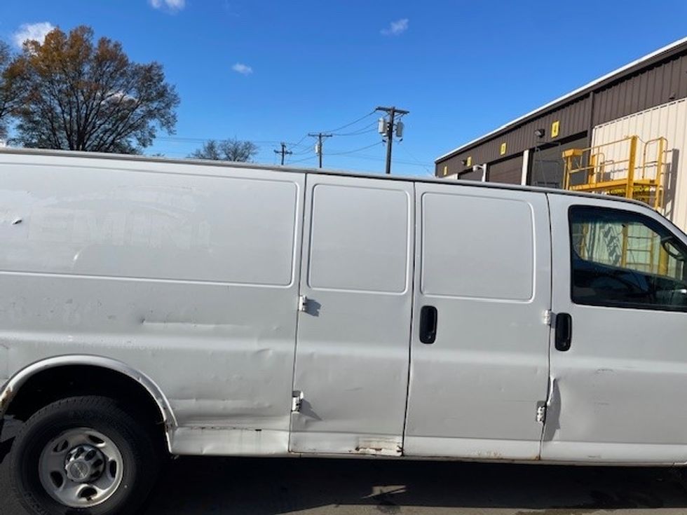 2008 Workhorse W42 Walk-in Van (Step Van)